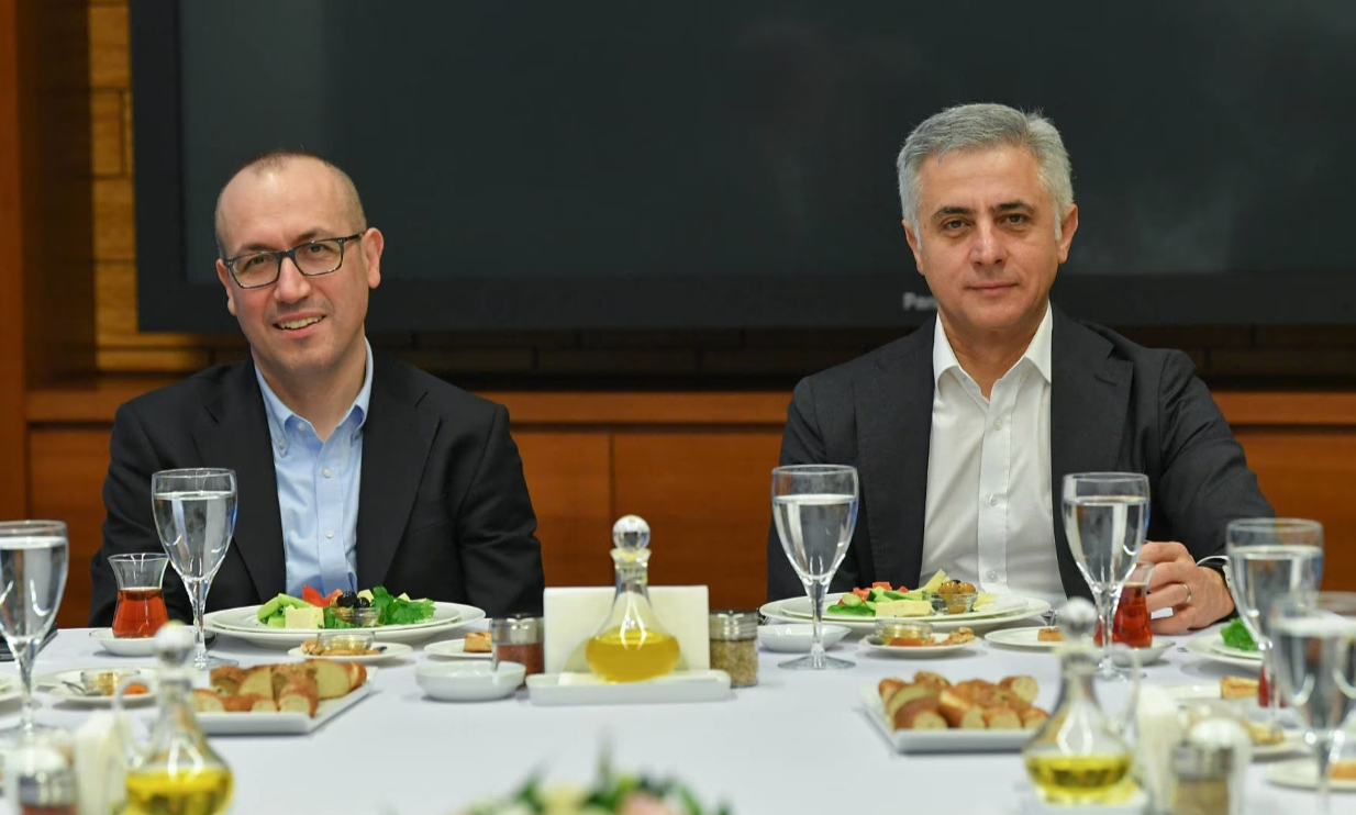 El emiratí NBD repesca al ex CEO de Garanti BBVA en la opa para liderar ...