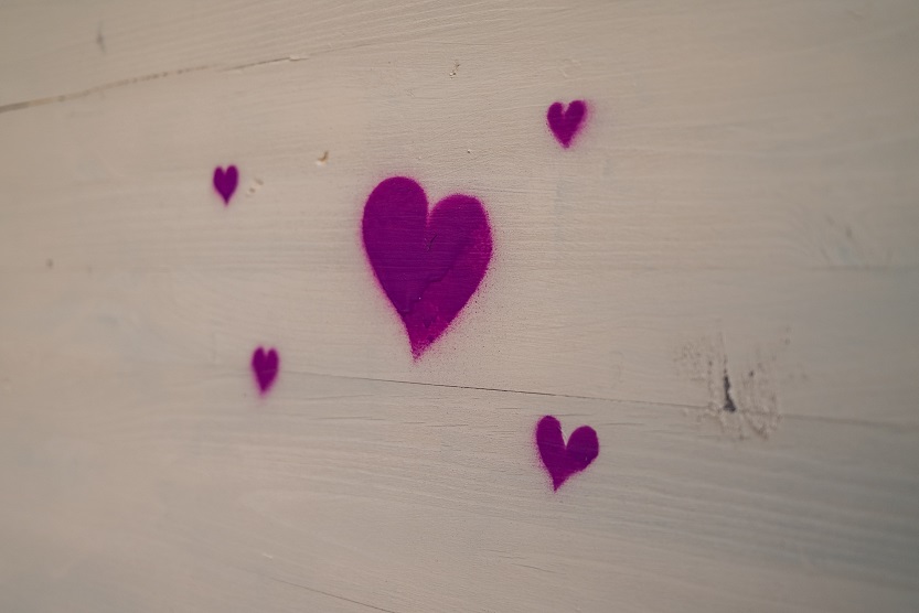 ¿Has recibido un emoji corazón morado? Este es su verdadero significado