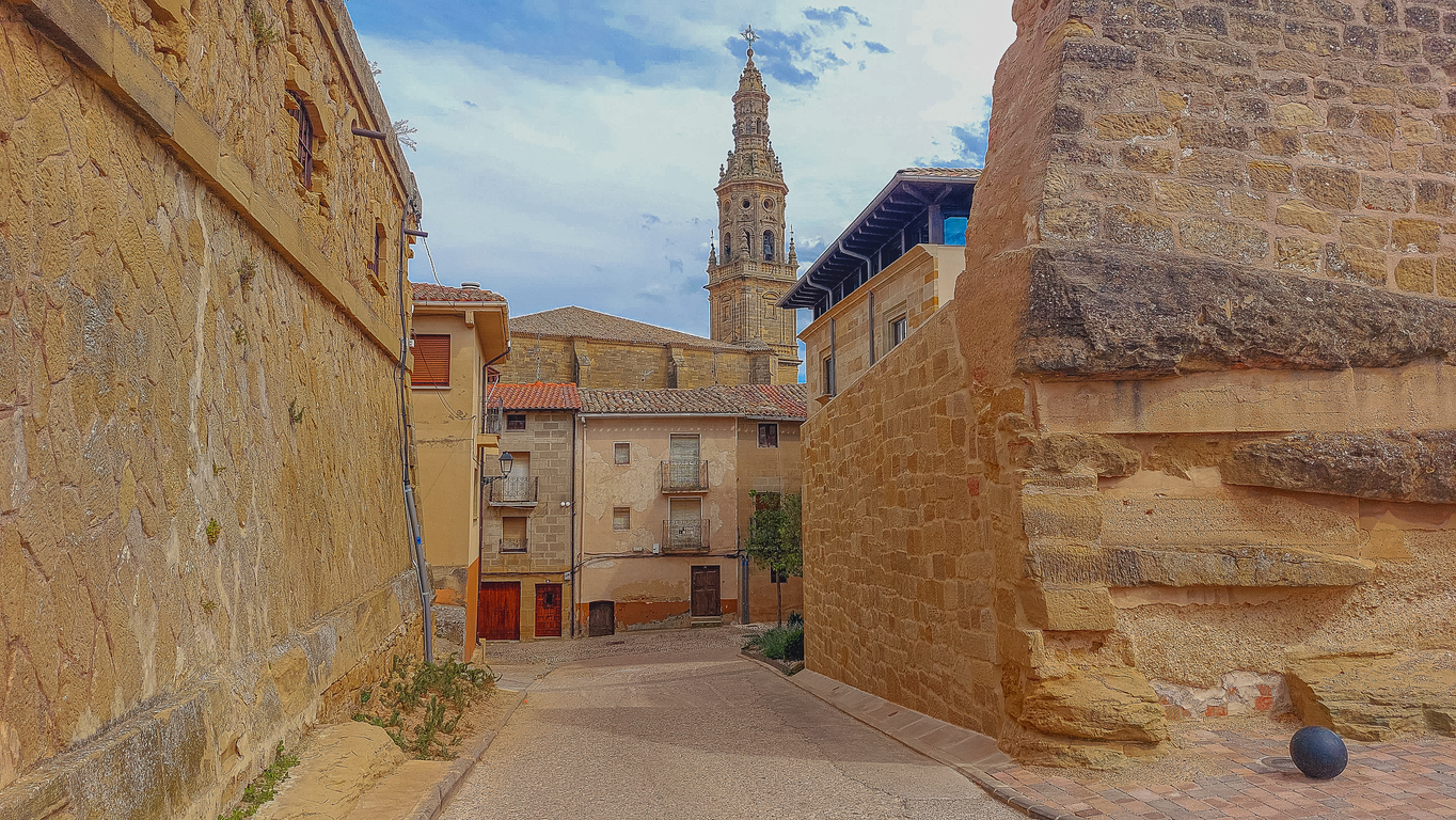 Uno de los pueblos más bonitos de España está en La Rioja: un castillo ...