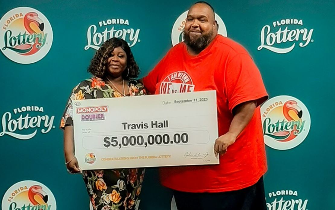 Sale a comprarse un sándwich y vuelve a casa con cinco millones de dólares