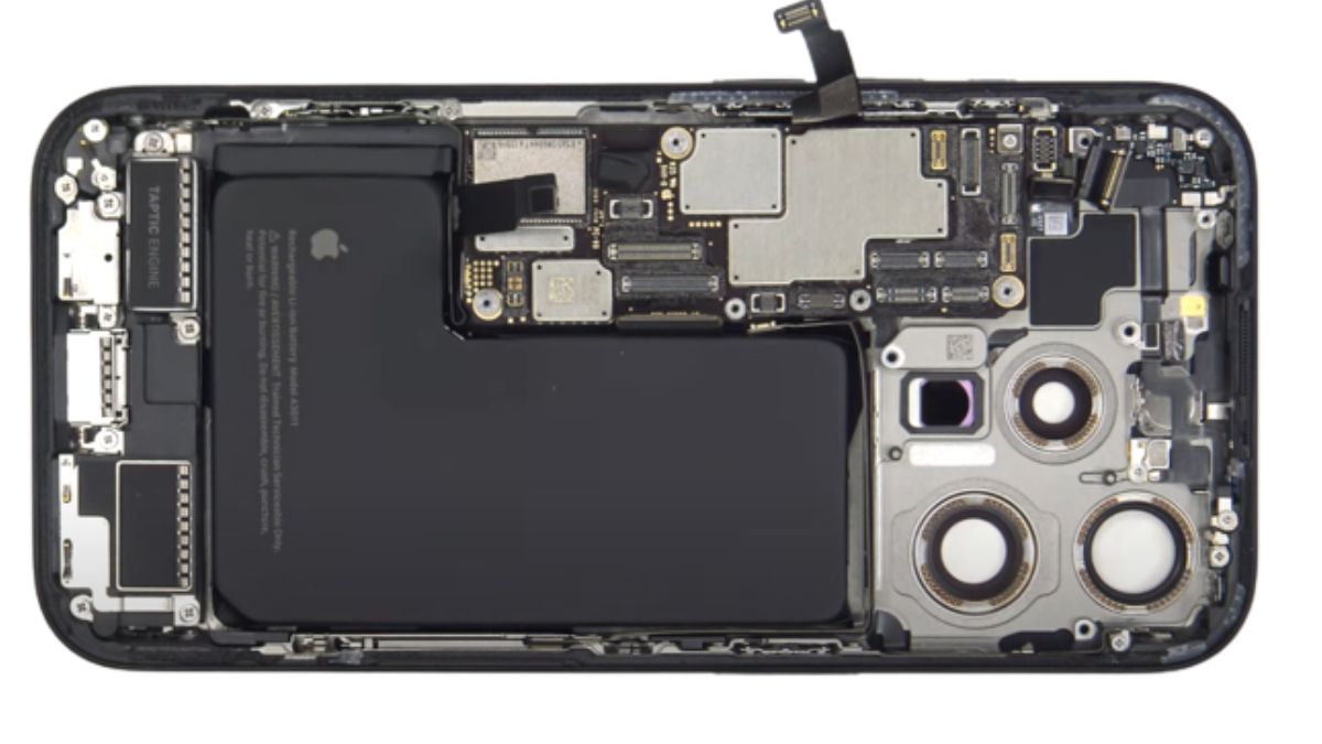 Desmontan un iPhone 15 Pro: así es por dentro el móvil tope de gama de Apple