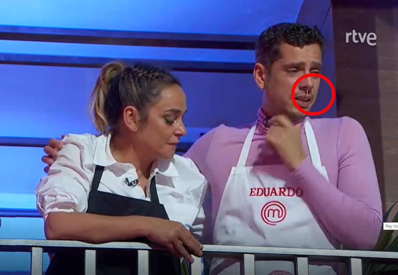 El percance de Edu Casanova con un moco en 'MasterChef Celebrity': "Se ha caído encima del cámara"