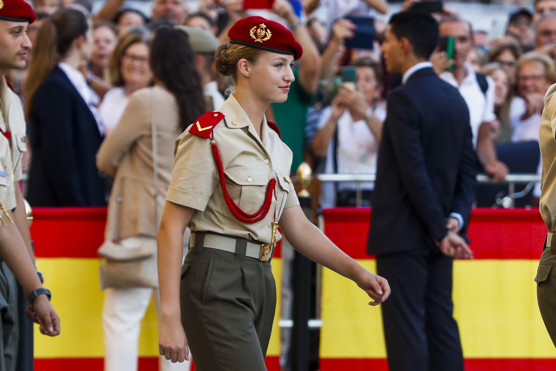 Fotos: La princesa Leonor protagoniza la ofrenda a la Virgen del Pilar | Imágenes