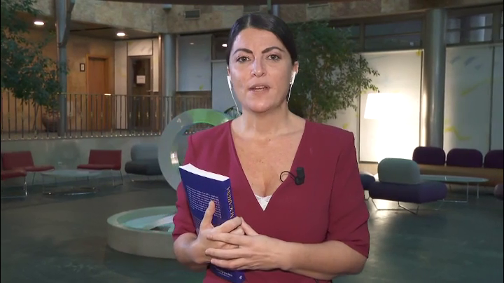 Macarena Olona, obligada a entrar en volandas a una charla en la ...