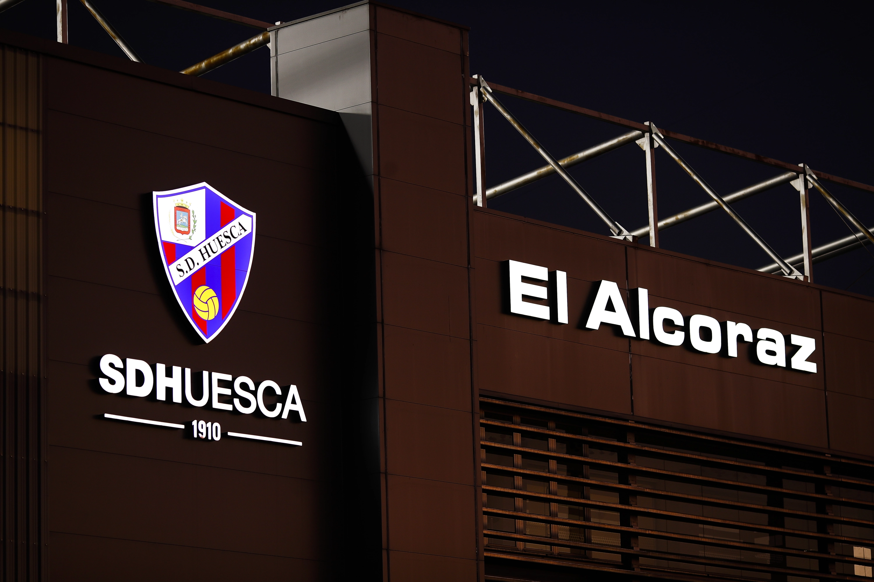Cuenta atrás para la Sociedad Deportiva Huesca: el Ayuntamiento estudia ...