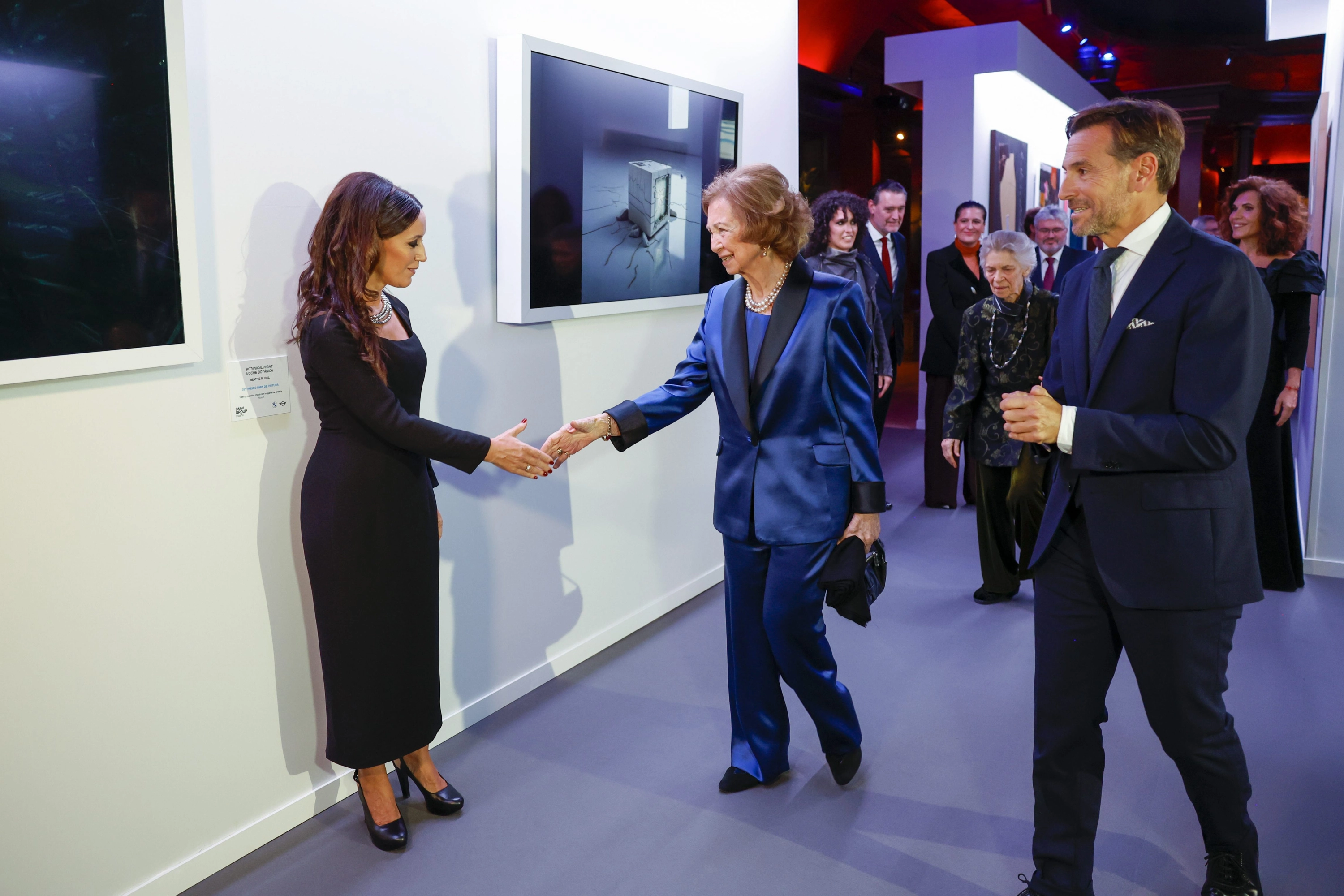 La reina Sofía se reencuentra con Antonio López, 10 años después del retrato real, en la entrega ...