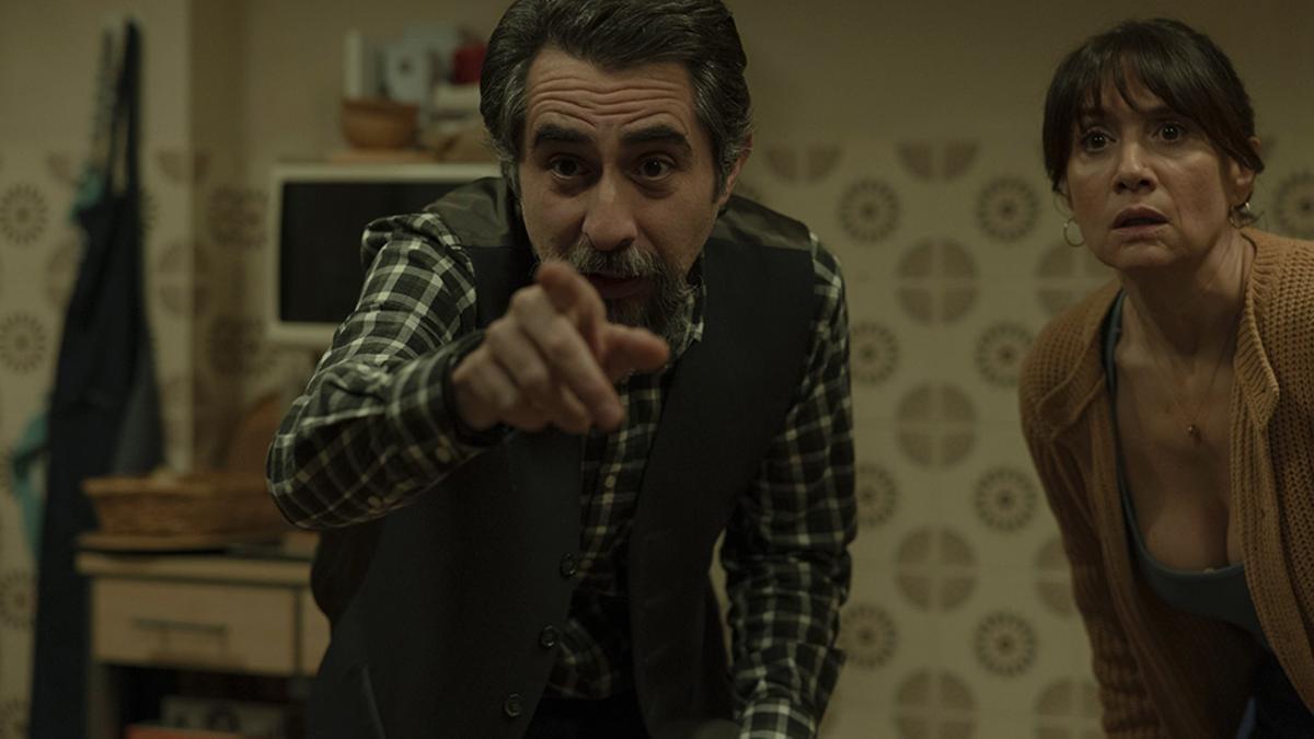 Berto Romero juega con el misterio y la vida en horas bajas en 'El otro lado': crítica de la ...