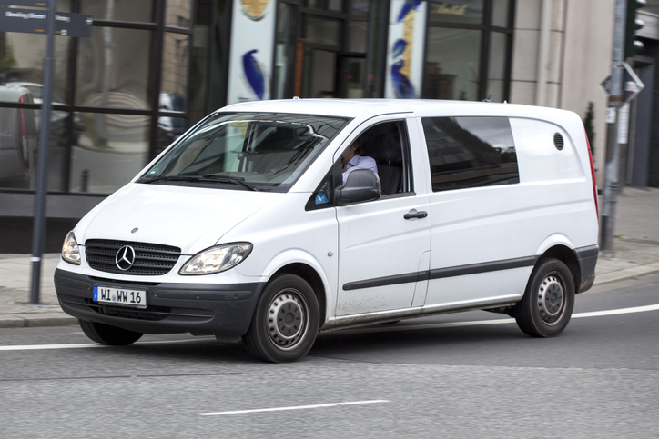 ¿Qué es un vehículo mixto adaptable? La DGT lo define