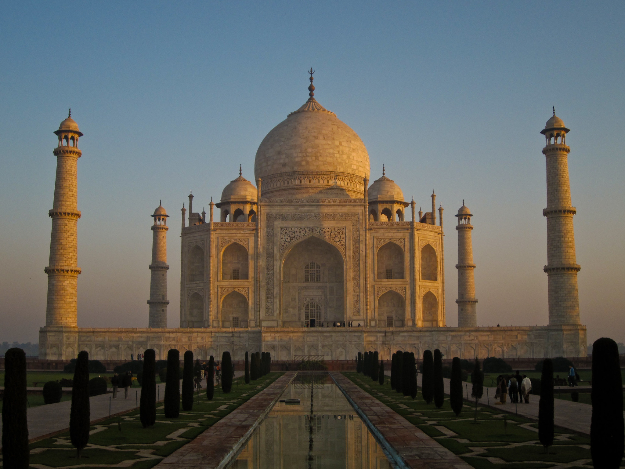 El motivo por el que el Taj Mahal cambia hasta tres veces de color a lo ...