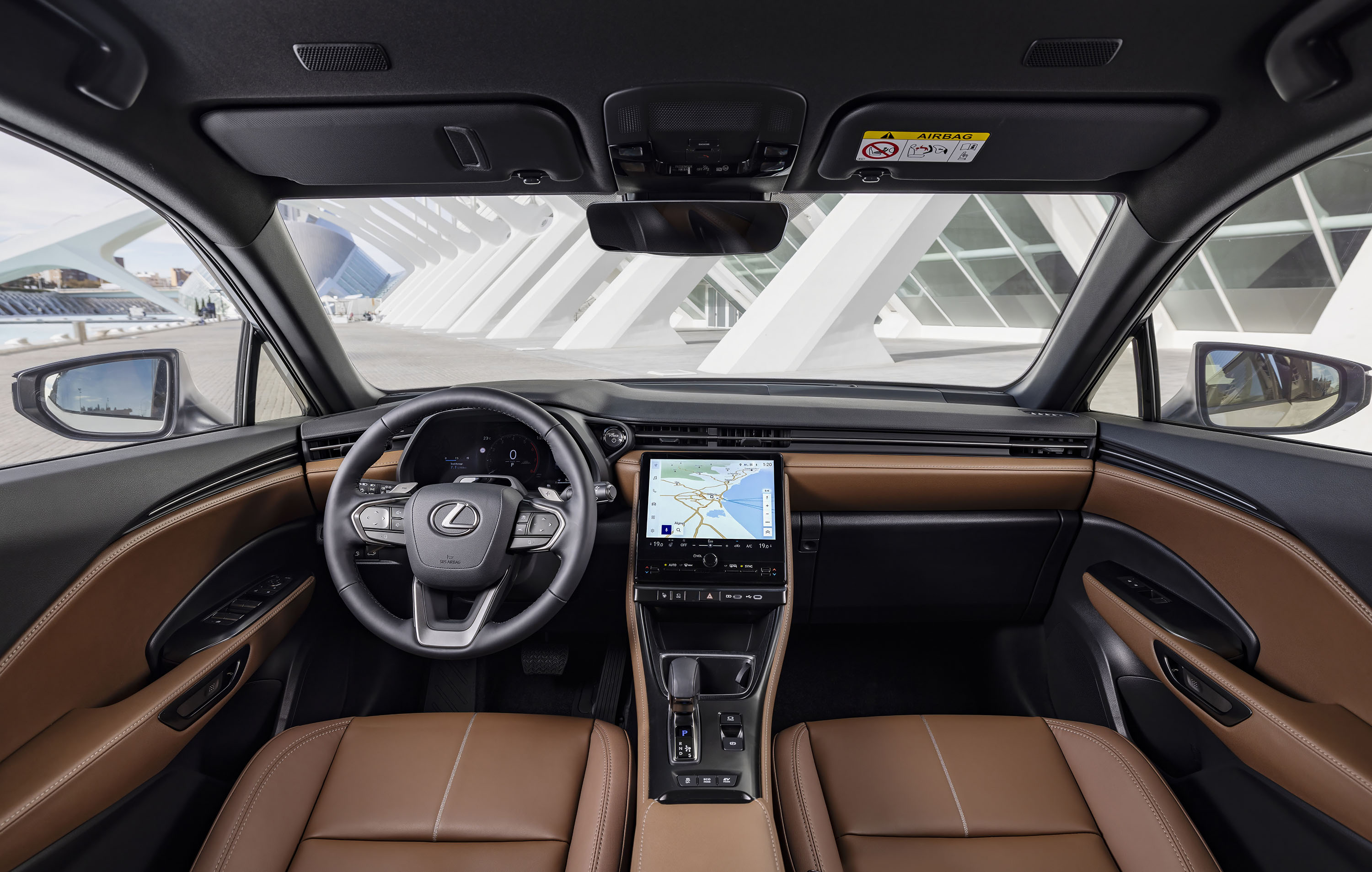 Al volante del Lexus LBX, la gran apuesta de la marca para llegar a ...