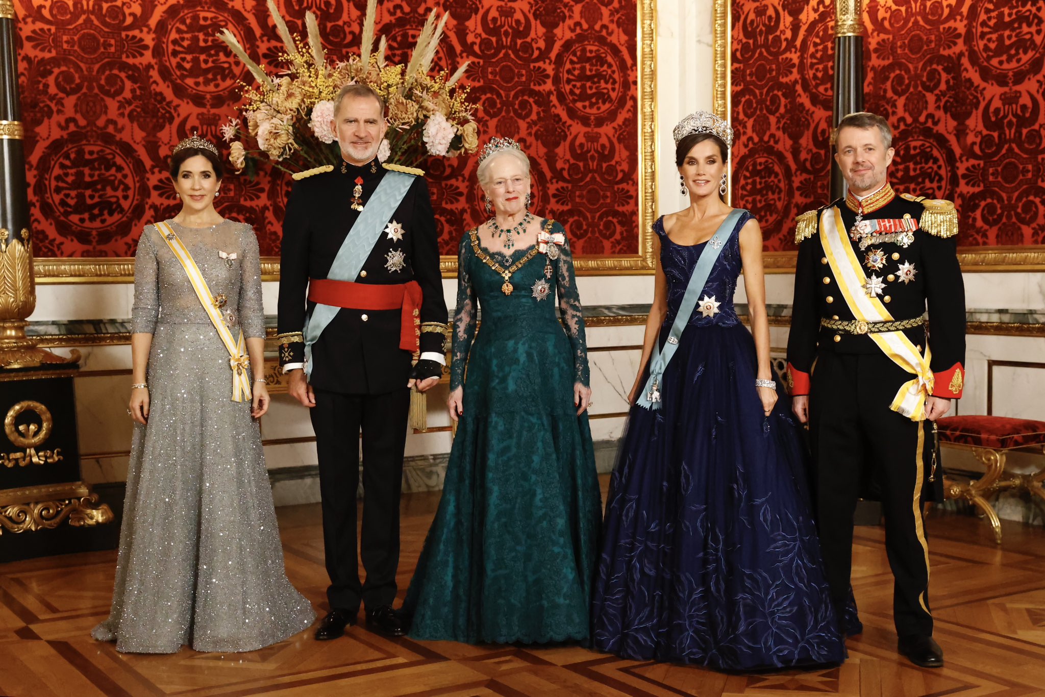 Los Reyes felicitan a Federico X de Dinamarca por el inicio de su reinado