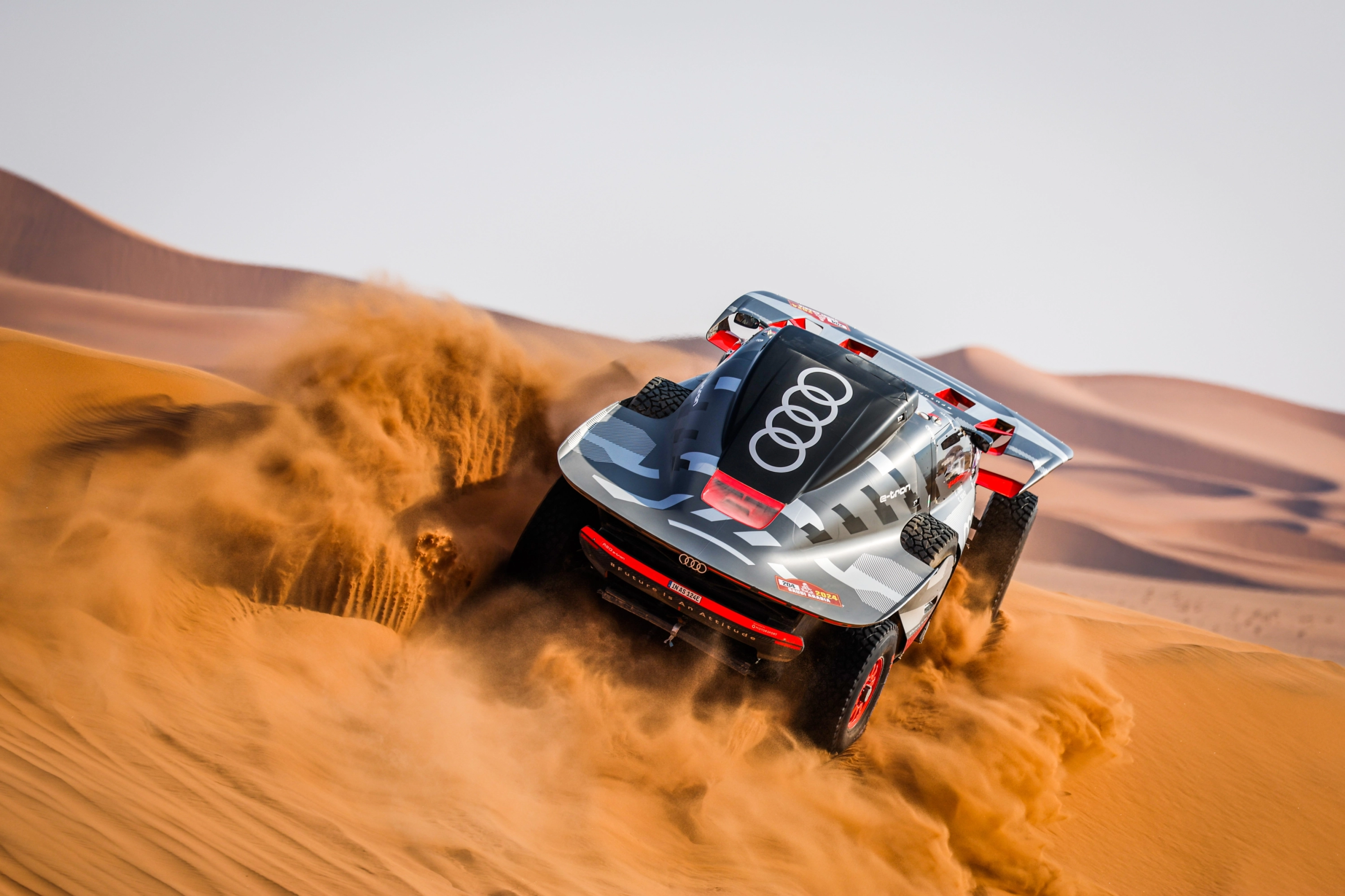 Fotos: Así es el primer coche híbrido que gana un Dakar: el Audi con el ...