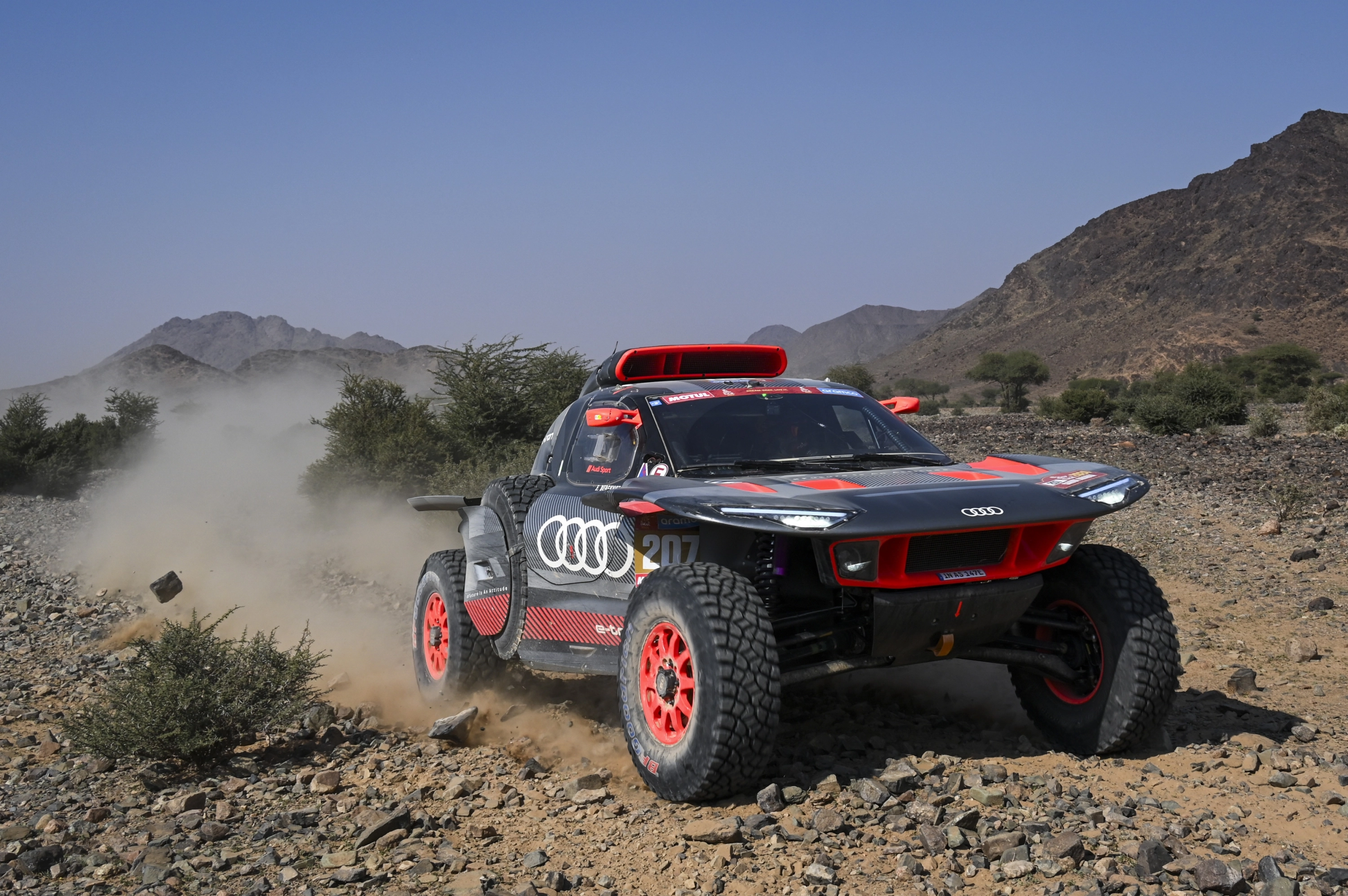 Fotos: Así es el primer coche híbrido que gana un Dakar: el Audi con el ...