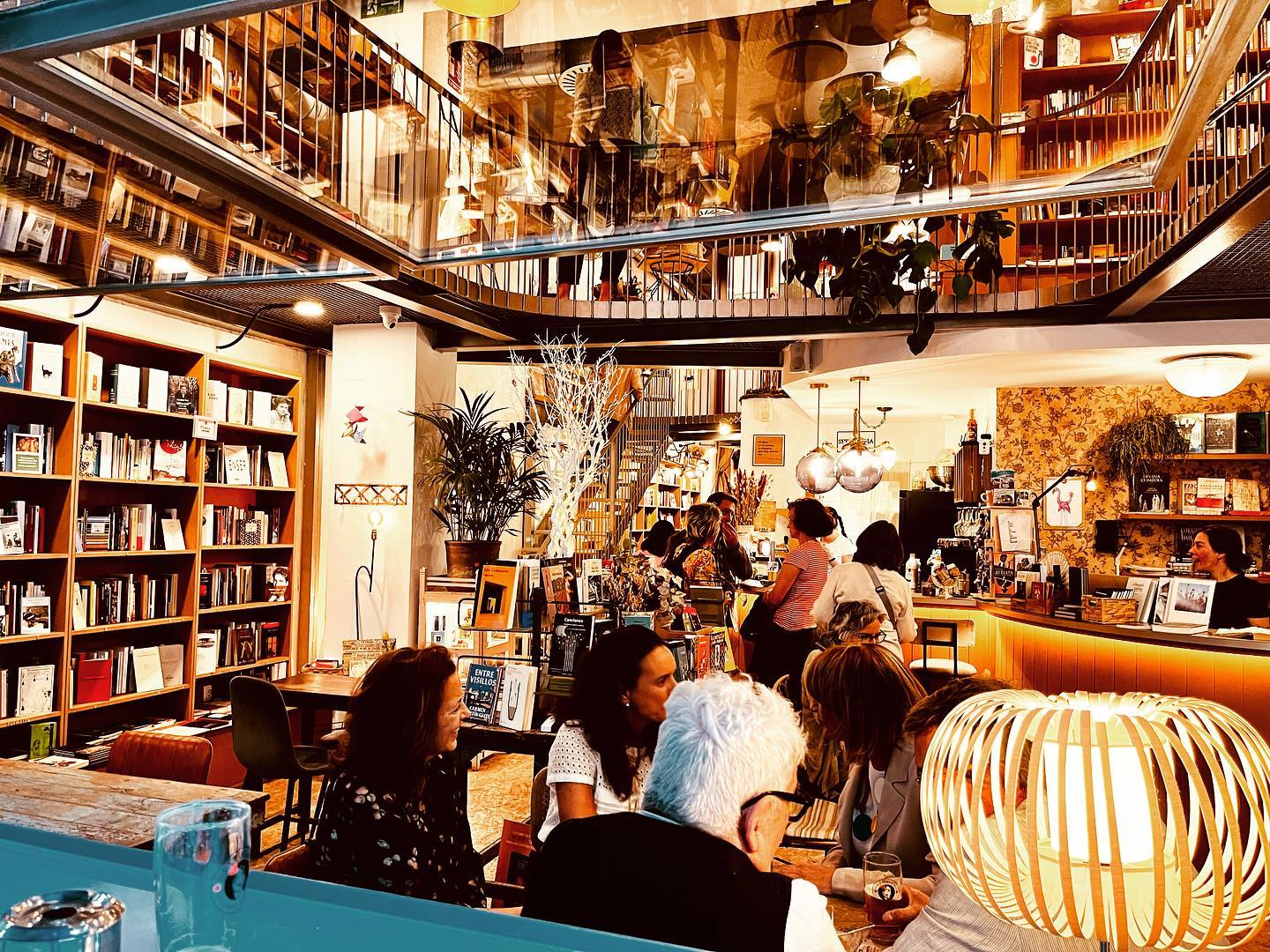 10 cafés-librerías en Madrid: dónde disfrutar de buen café y buenos libros