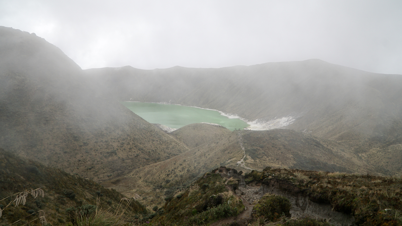 Descubre el lago volcánico de aguas verdes, una de las maravillas ...