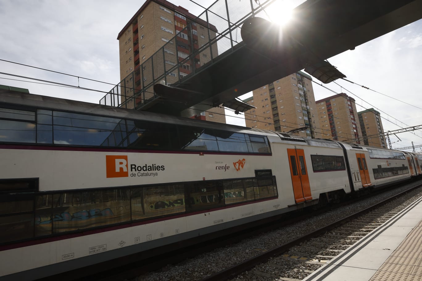 Retrasos de media hora en las líneas R14 y R16 de Rodalies por un robo ...