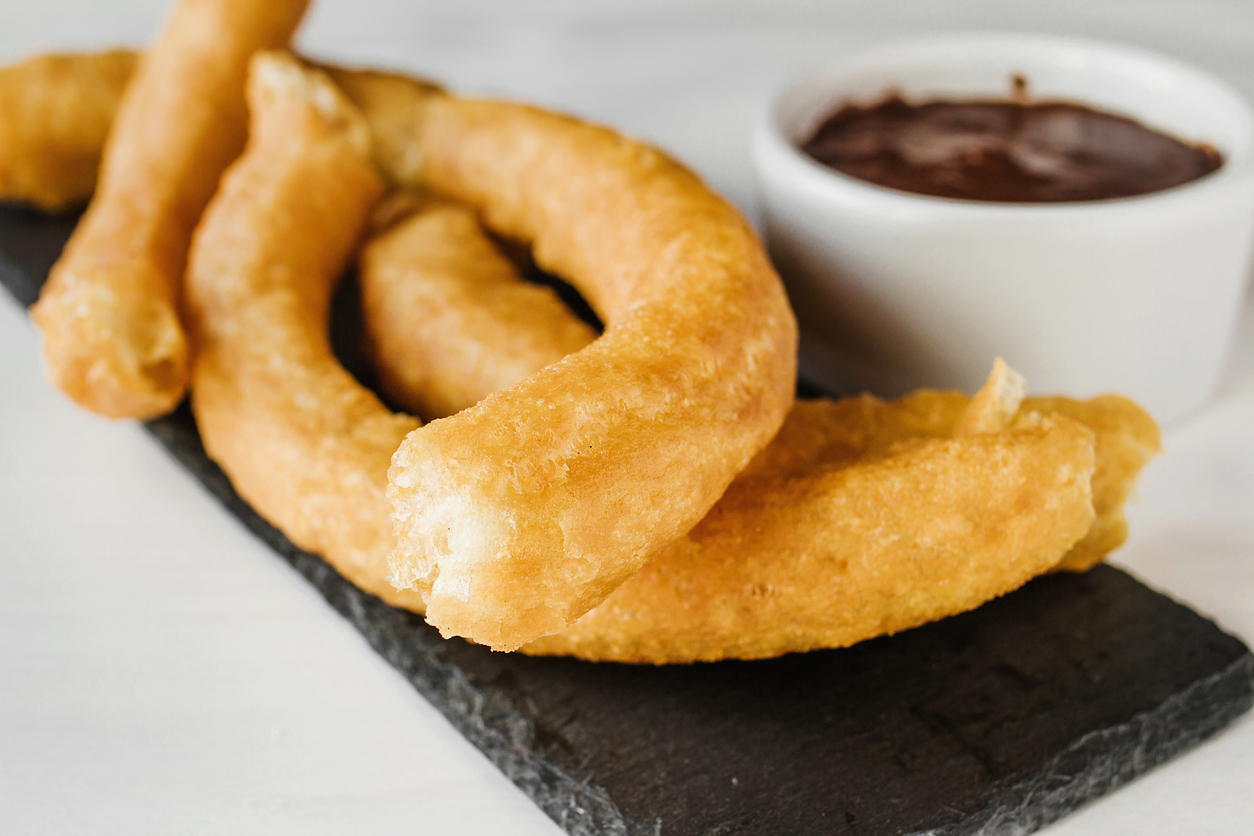 Porras rellenas de jamón y queso: la churrería que le da una vuelta de ...