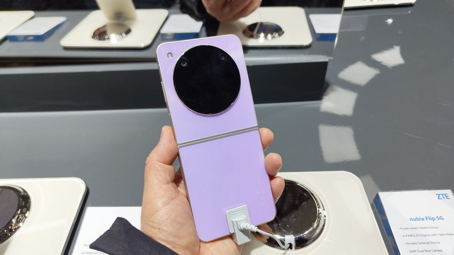 MWC 2024: ZTE luce músculo con su primer móvil plegable y la segunda ...