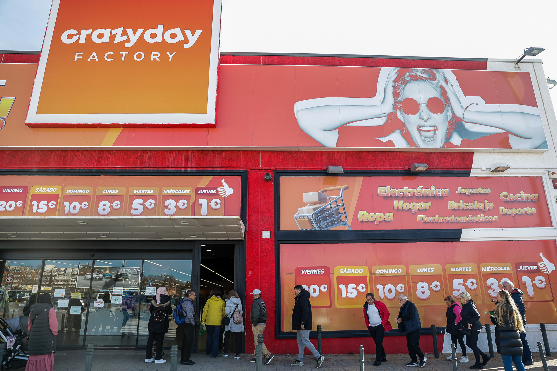 Así es Crazy Day Factory, el 'outlet' de Amazon viral por sus precios ...