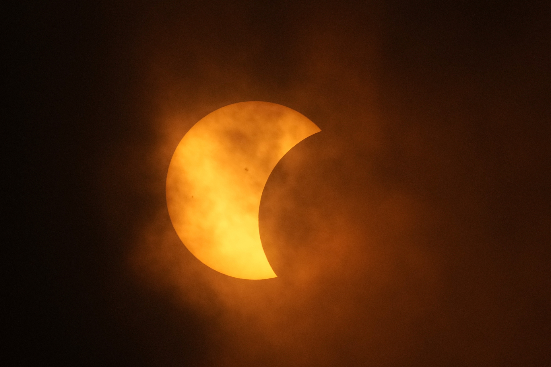 Así puedes hacer fotos del eclipse solar con tu móvil: los consejos ...