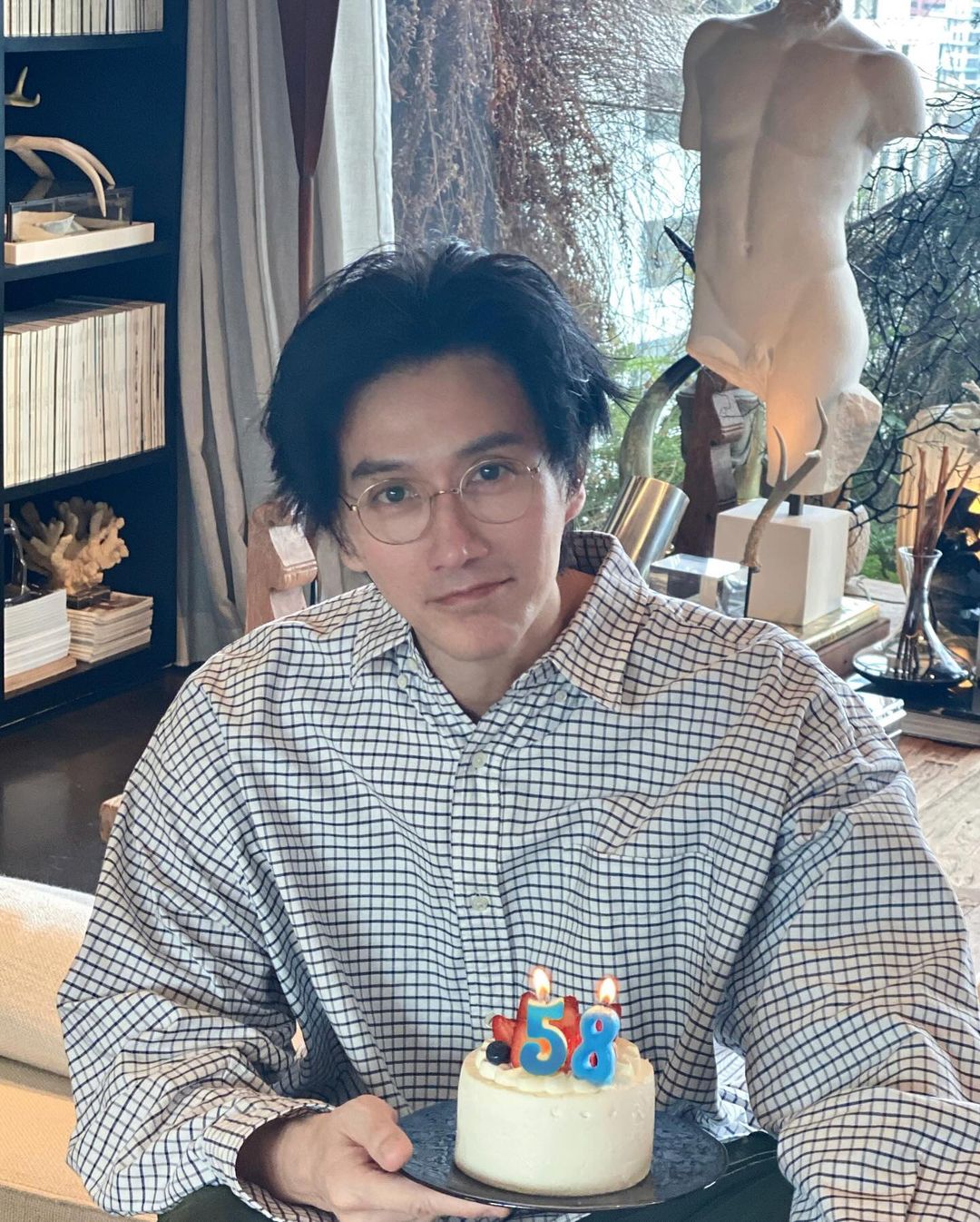 Tiene casi 60 años, pero aparenta 20: el caso de Chuando Tan, un famoso ...