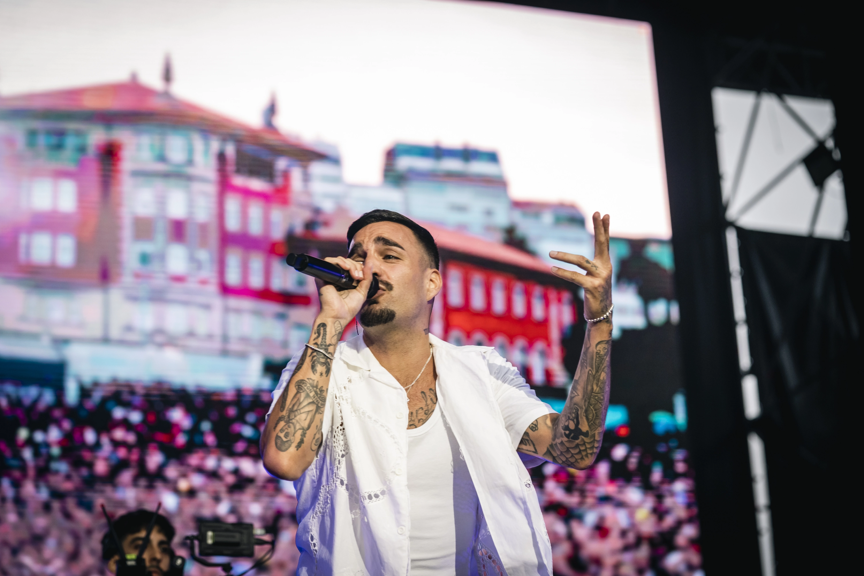 El vídeo viral de Rels B en el que desata la locura de sus fans de ...