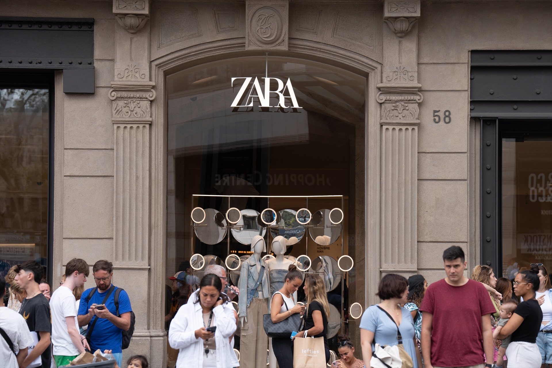 Los outlets de Inditex donde puedes comprar prendas de ropa desde 1 euro