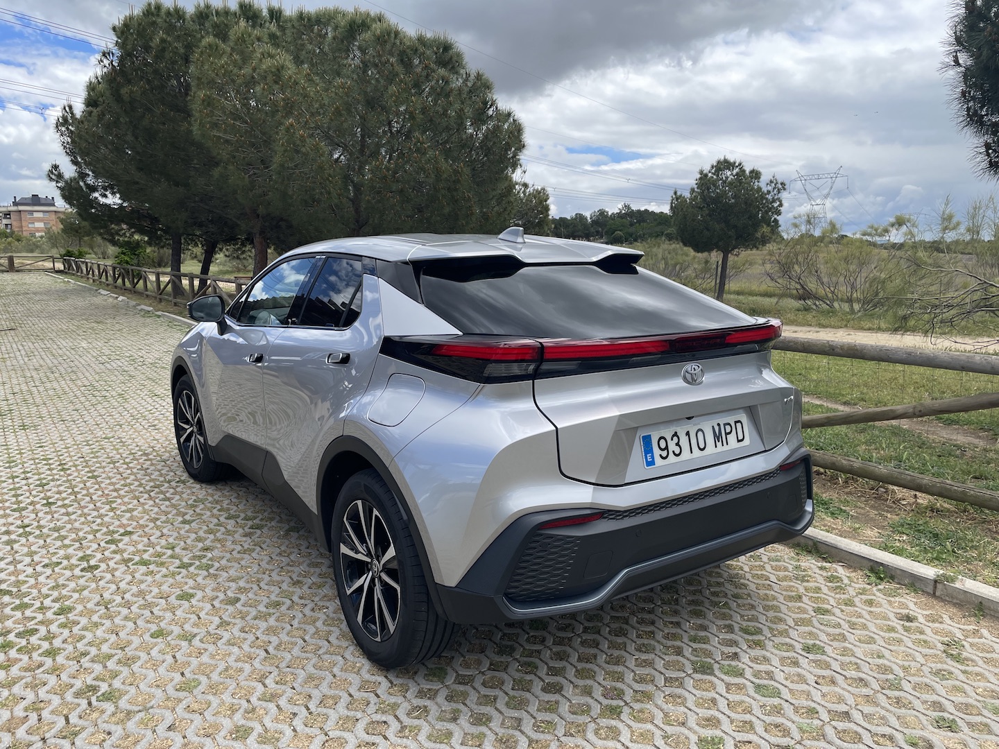 Al volante del nuevo Toyota CH-R, el SUV que sigue sorprendiendo por su ...