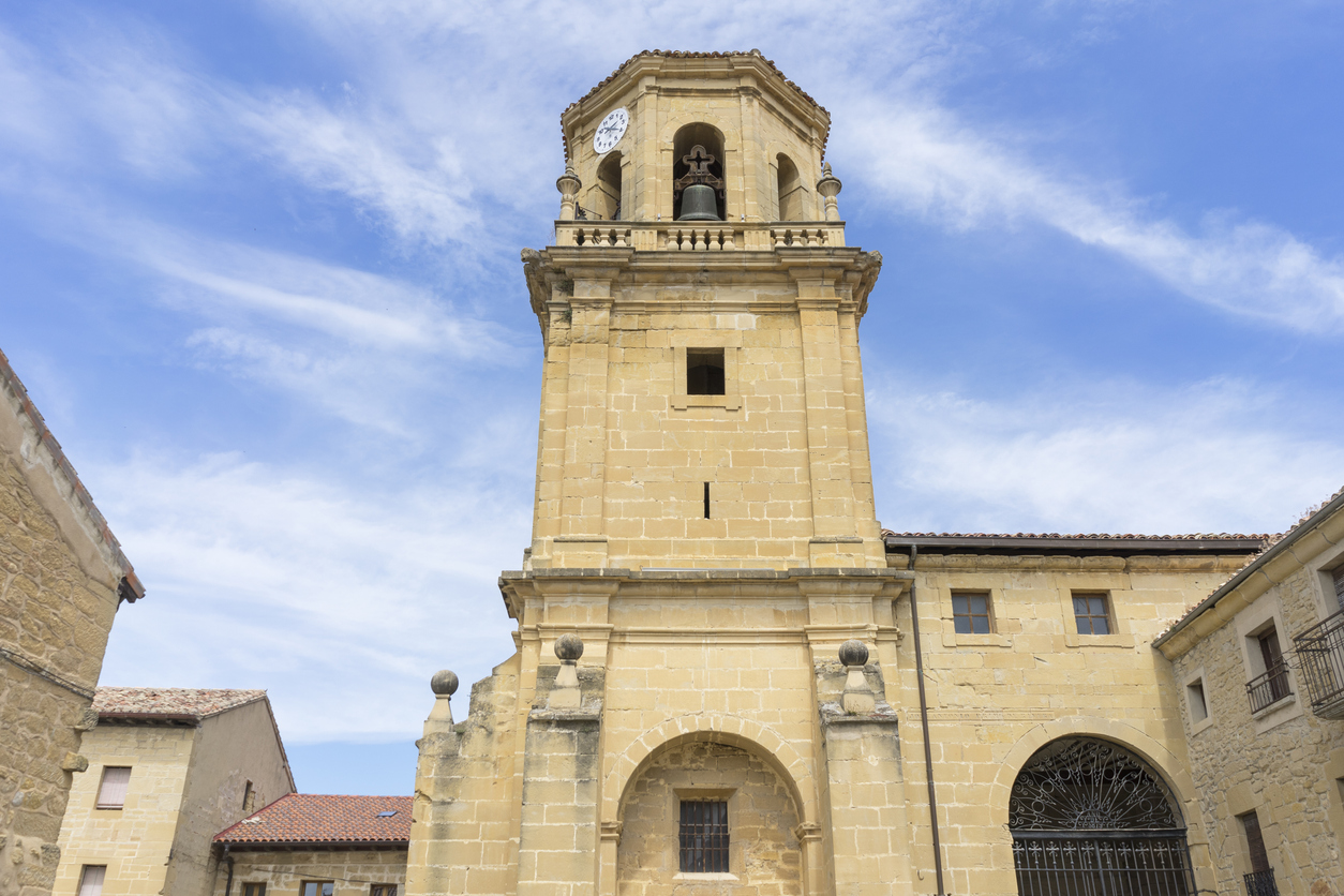 Uno de los pueblos más bonitos de España está en La Rioja: un castillo ...