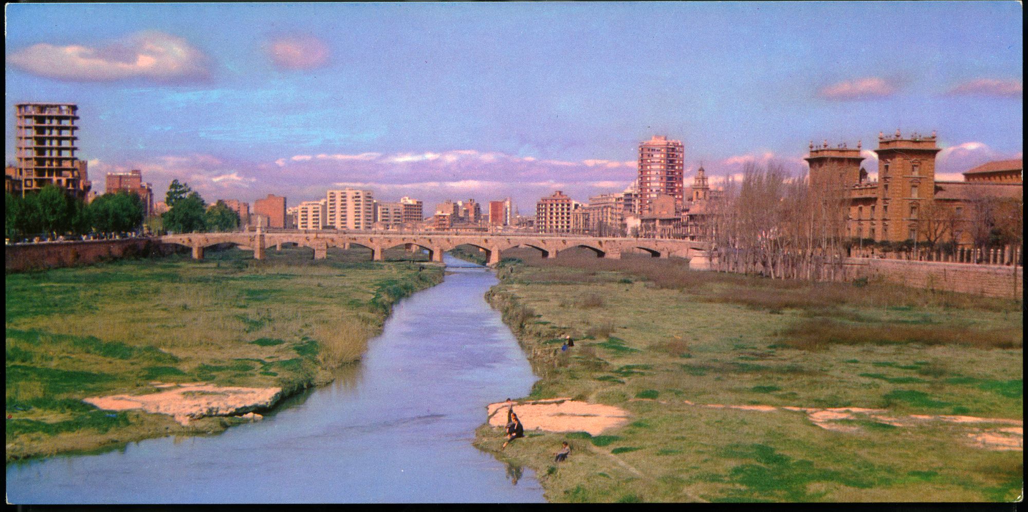 La vida en el antiguo cauce del Turia antes de que se convirtiera en un ...