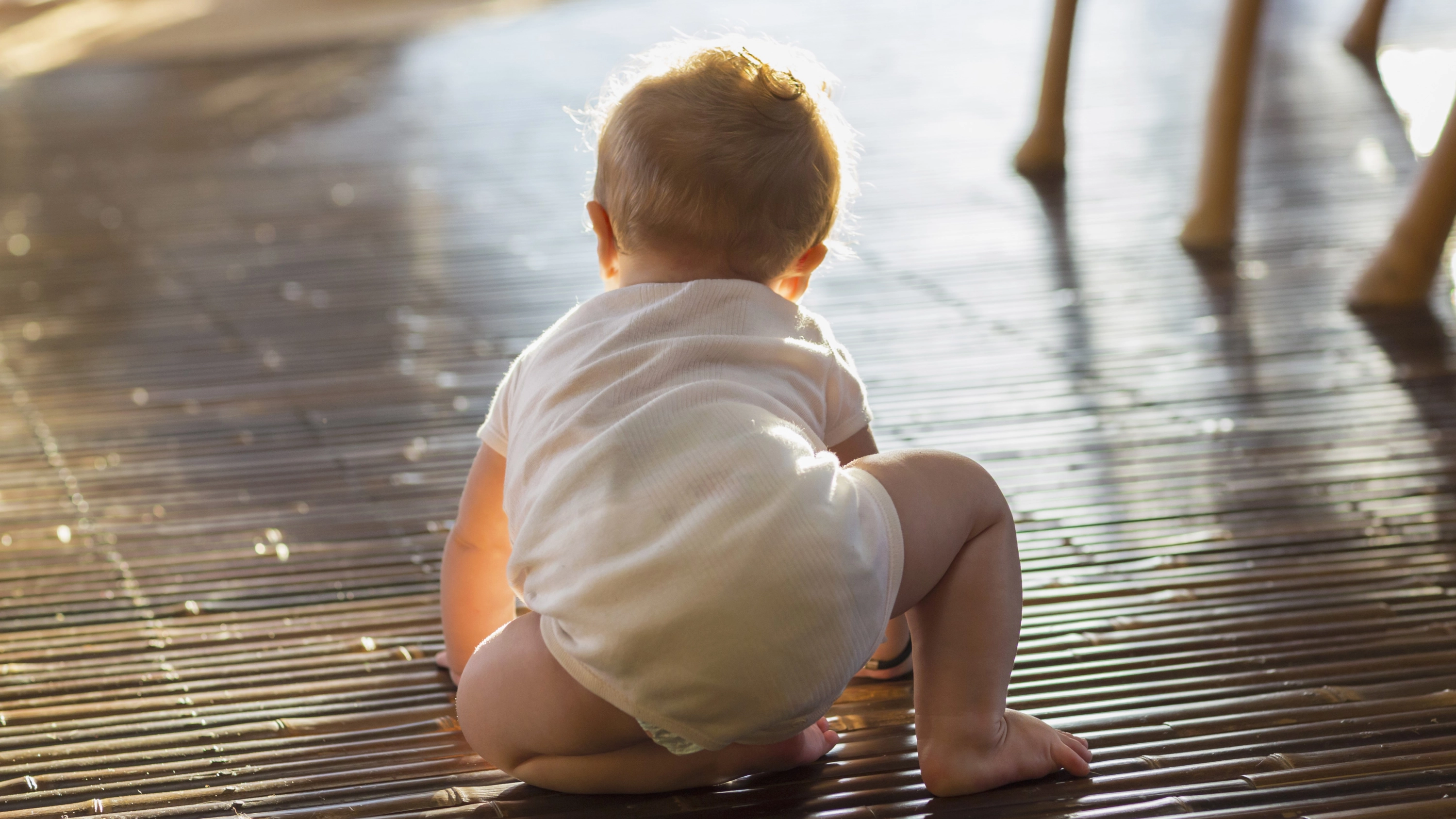 Hallan a un bebé gateando solo de madrugada por una carretera de El Palmar mientras sus padres ...
