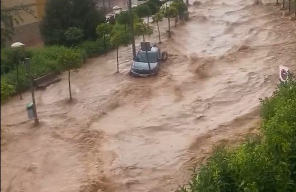 Las impactantes imágenes de las kilométricas riadas en Murcia, que han ...