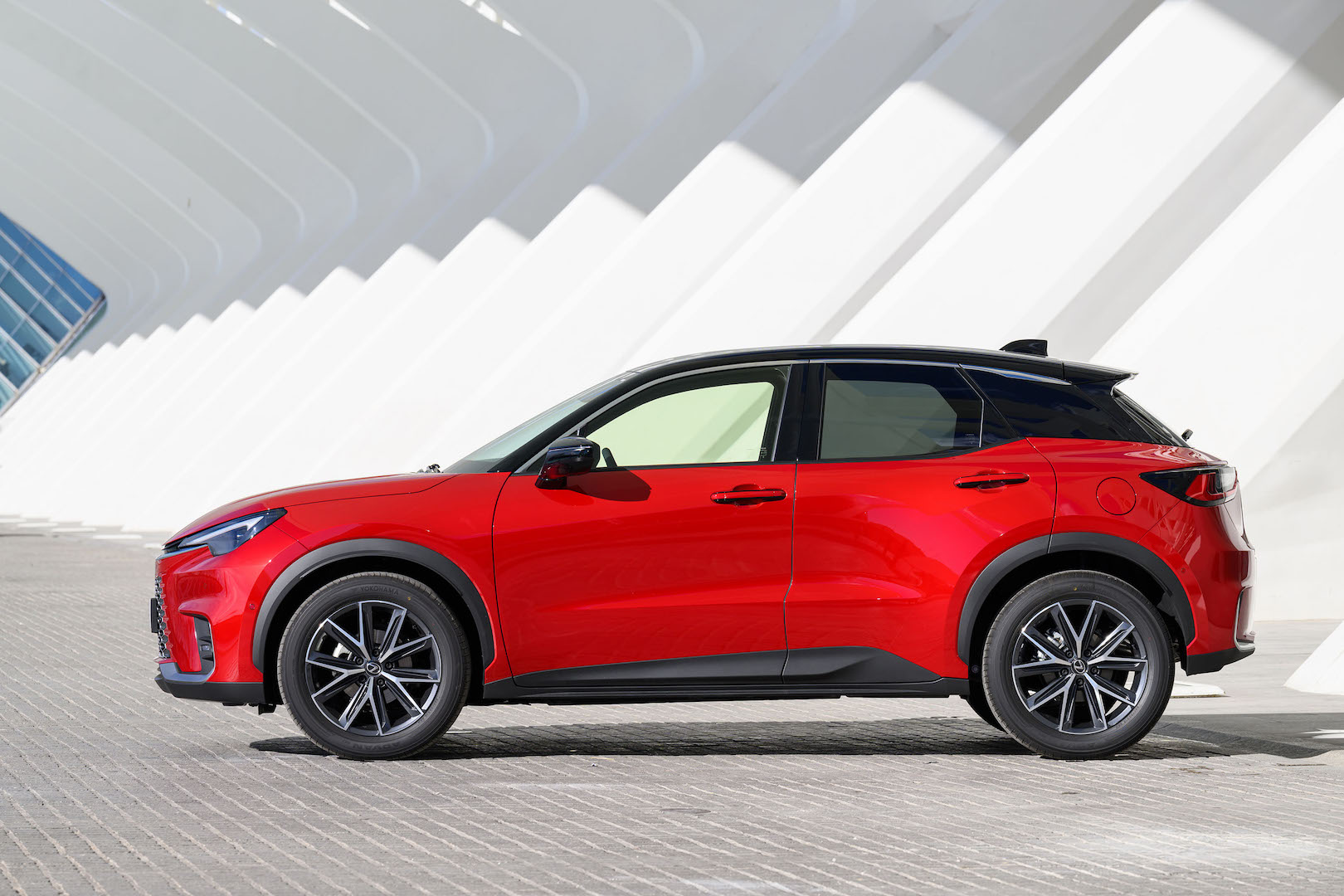 Al volante del nuevo Lexus LBX, el crossover pequeño más refinado y ...