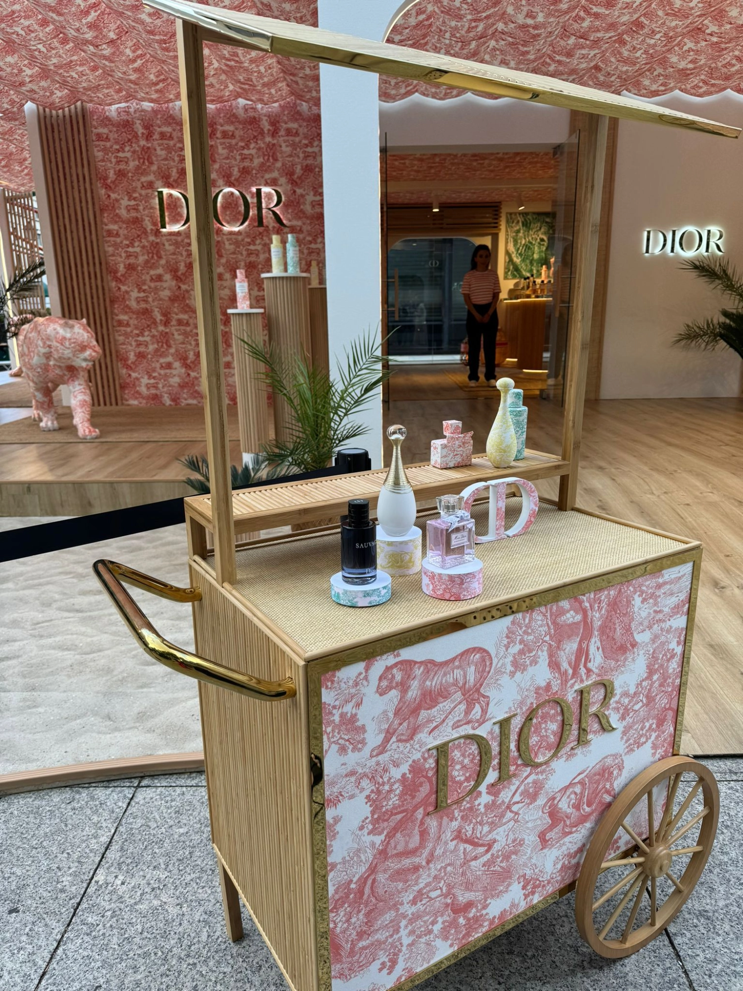 Dior lo ha conseguido: abre el primer 'beach' club en el centro de Madrid