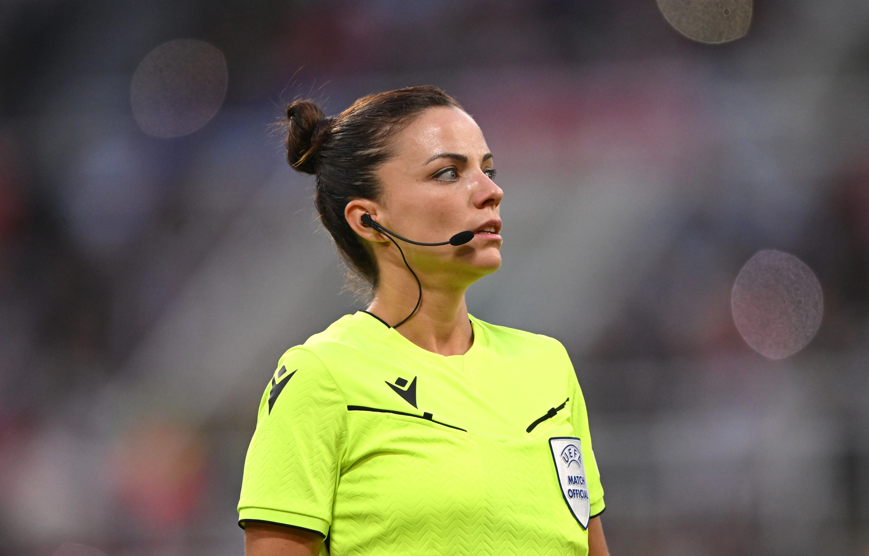 La árbitra Marta Huerta de Aza hace historia: primera colegiada de España en arbitrar en el ...