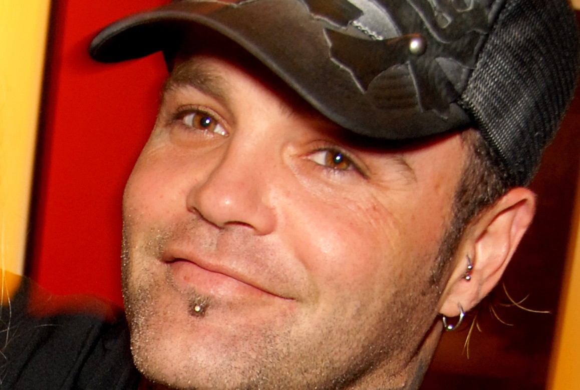 Muere a los 49 años, Shifty Shellshock, líder de la banda de rap rock ...