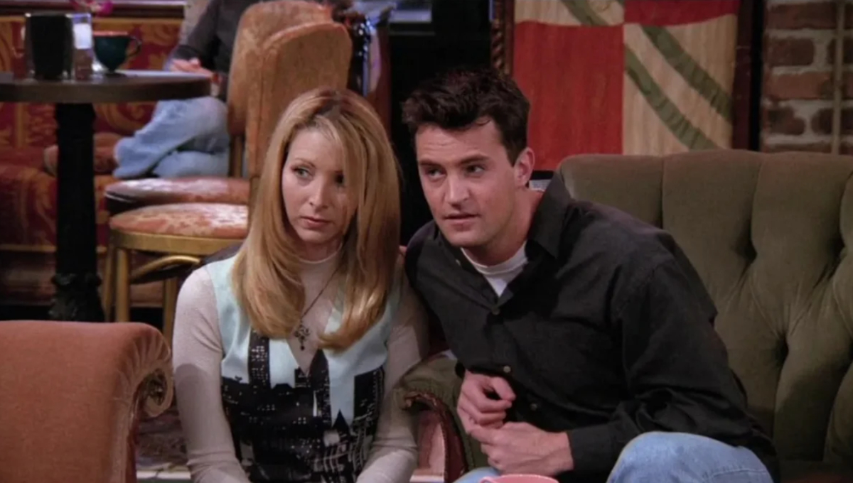 Lisa Kudrow revela, un año después de la muerte de Matthew Perry, la nota 'secreta' que le dejó ...