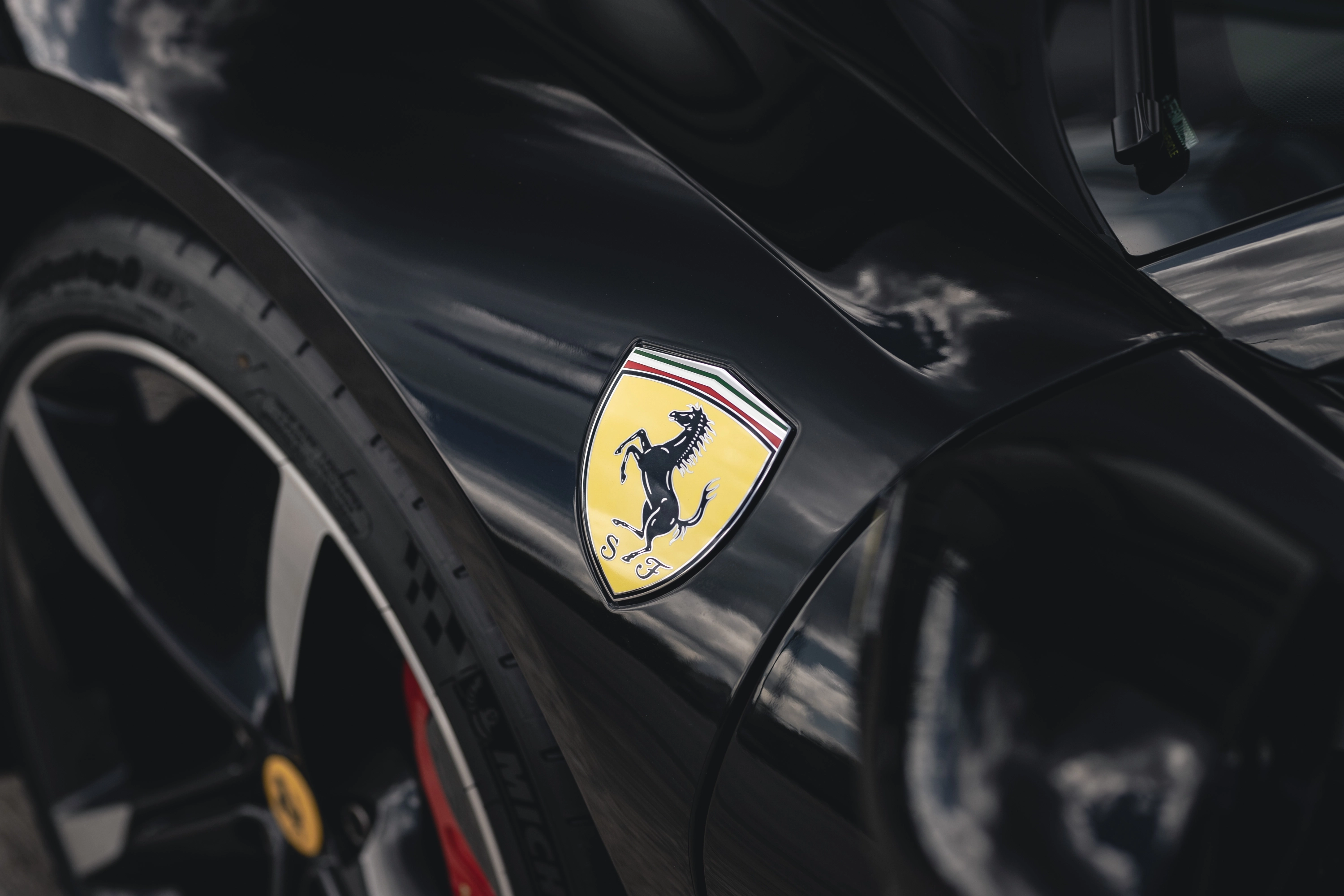 El primer Ferrari eléctrico costará más de medio millón de euros y ...