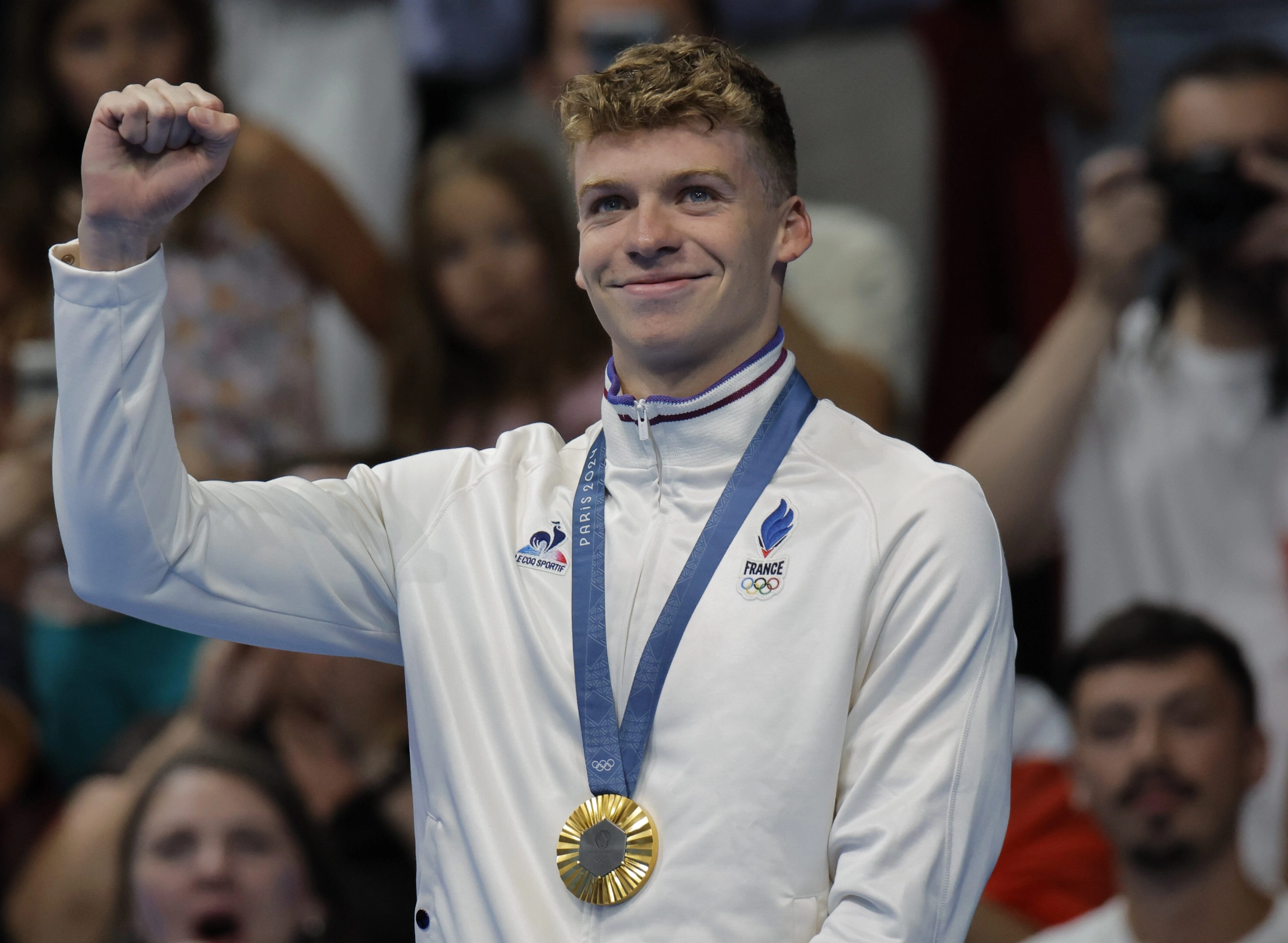 Léon Marchand logra su primer oro en los Juegos con una exhibición en ...