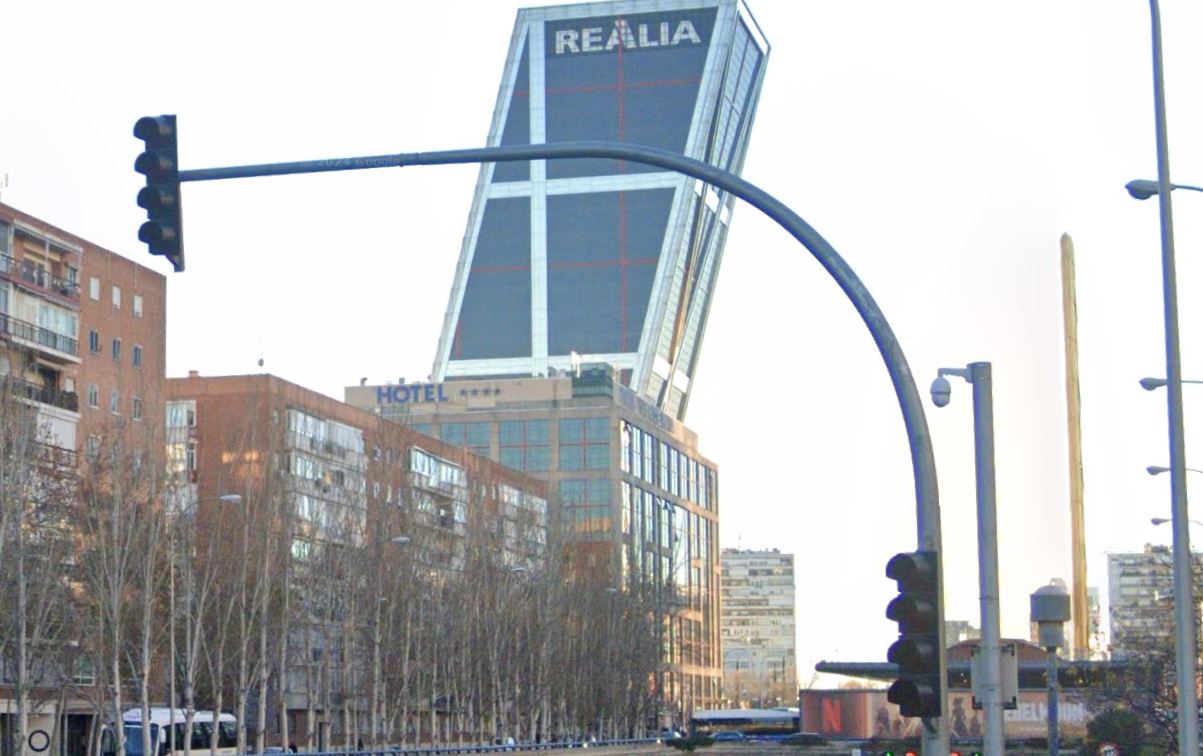 Semáforos de cuatro luces en Madrid: cómo funcionan y qué quiere decir la luz blanca