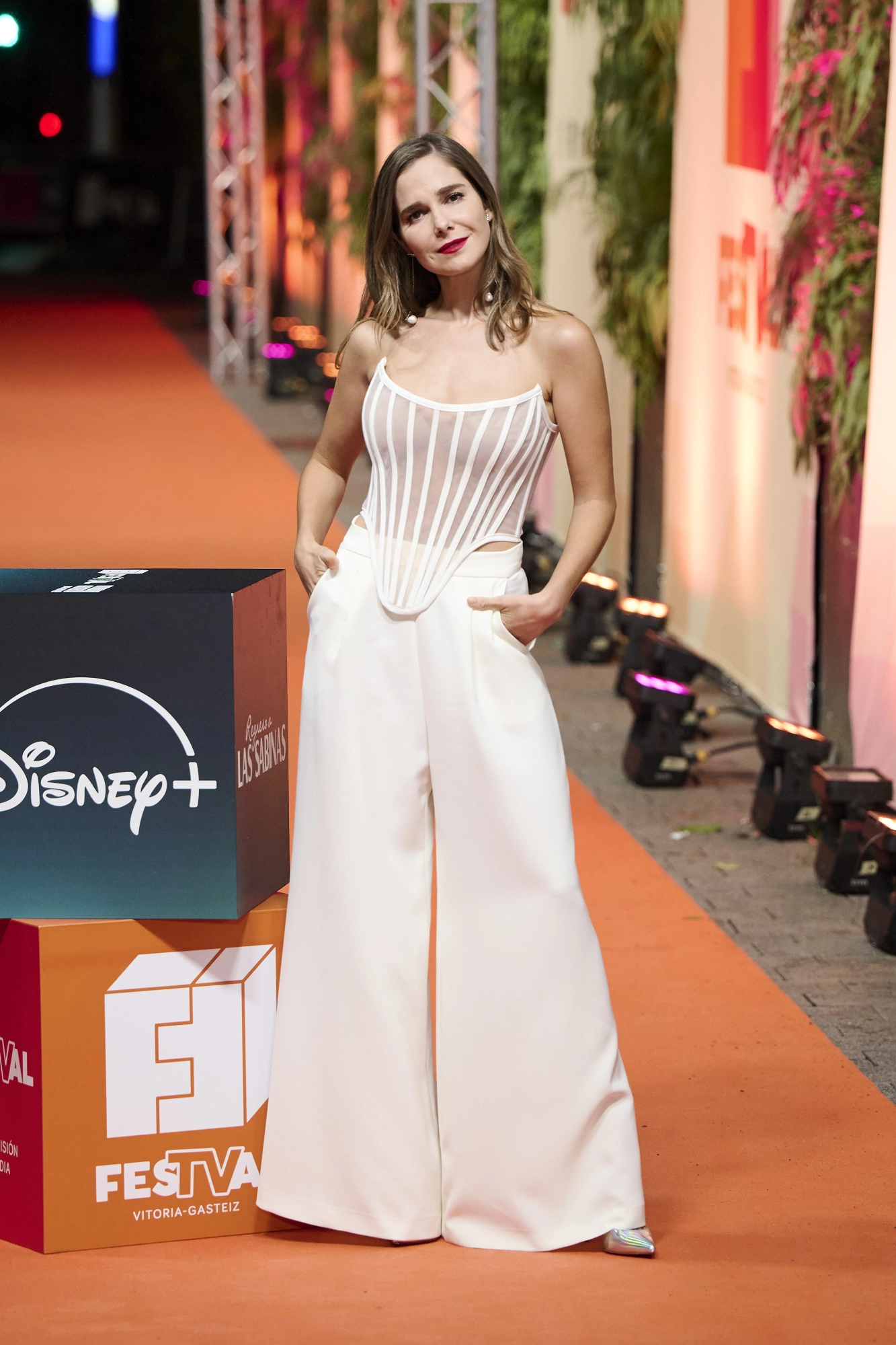 El corsé de transparencias extremas con el que Natalia Sánchez brilla ...