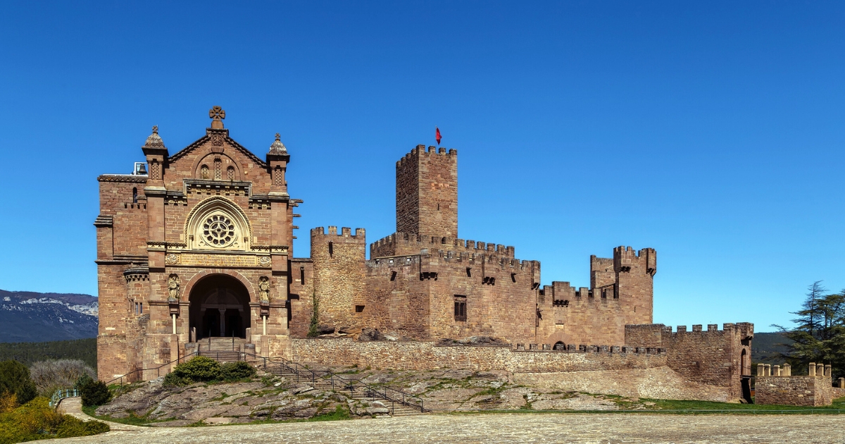 El espectacular castillo del siglo X que no podemos perdernos en un ...