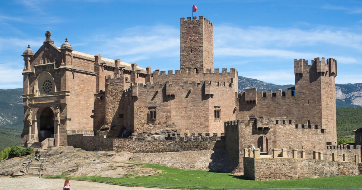 El espectacular castillo del siglo X que no podemos perdernos en un ...