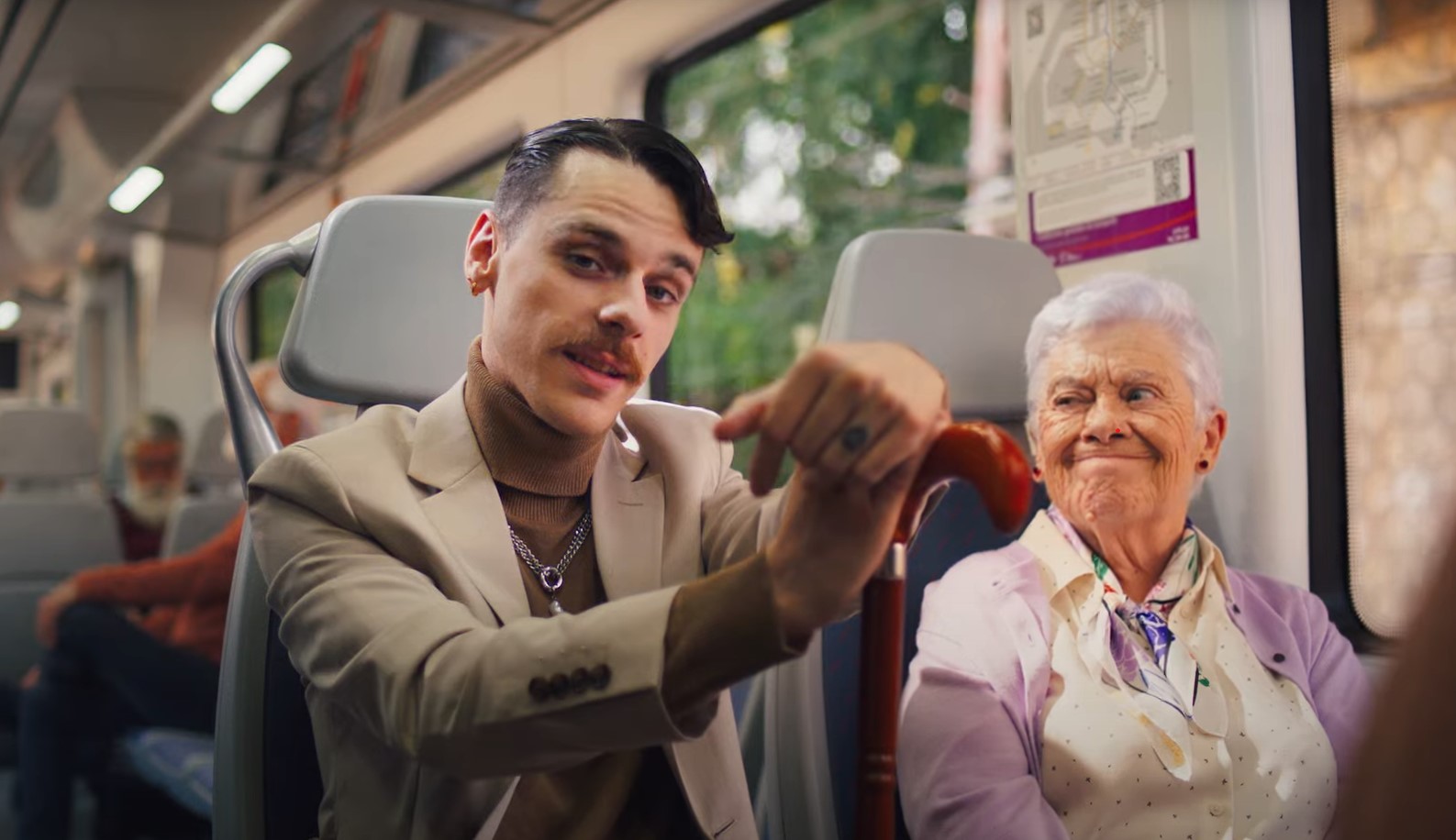 "Transporte público, ¿lo pillas?": la campaña de Óscar Puente choca con ...