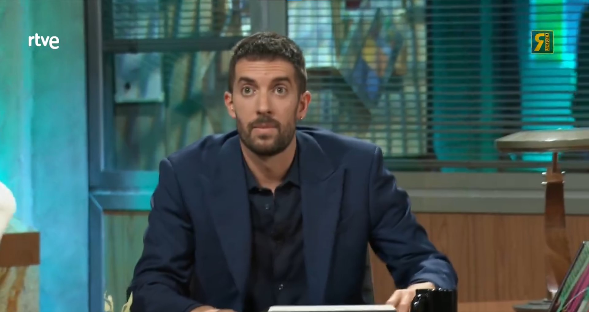 Así es Sergio Bezos, el animador del público de 'La Revuelta' y ...