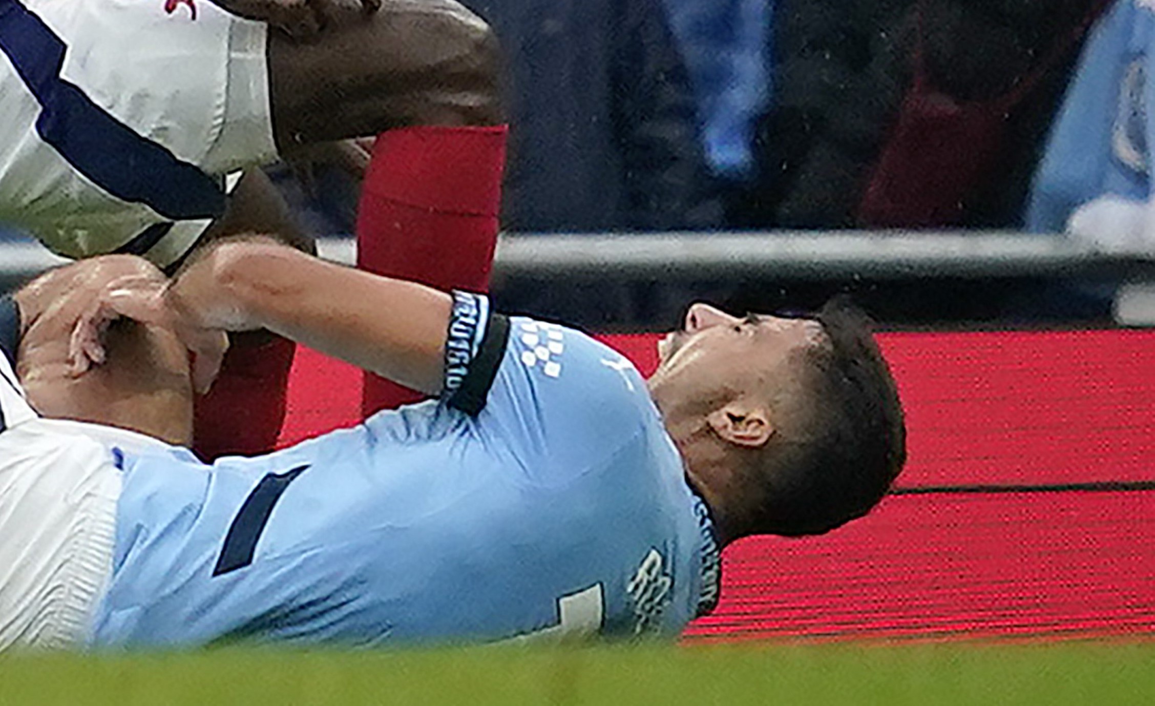 Rodri Hernández se rompe el ligamento cruzado y viaja a España para ...