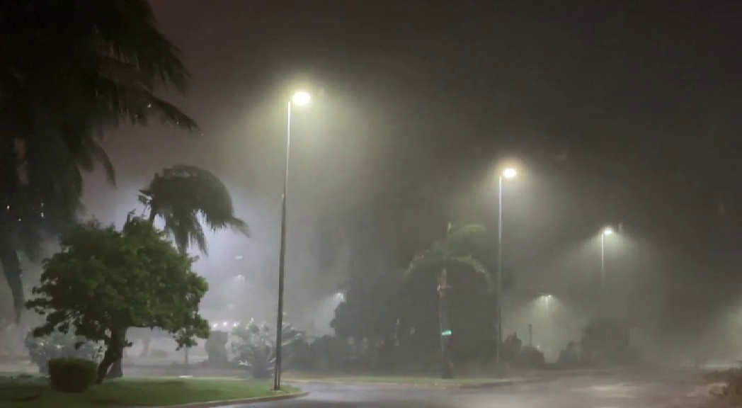 Helene se convierte en huracán frente a la península de Yucatán y se dirige a Florida