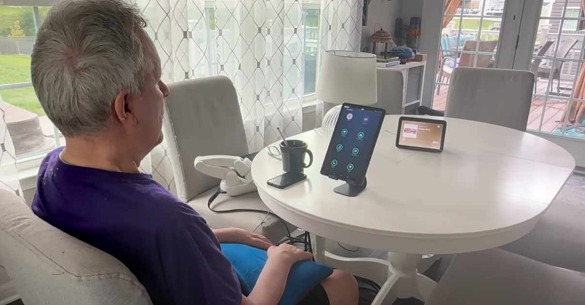 Este chip cerebral permite controlar a Alexa con la mente