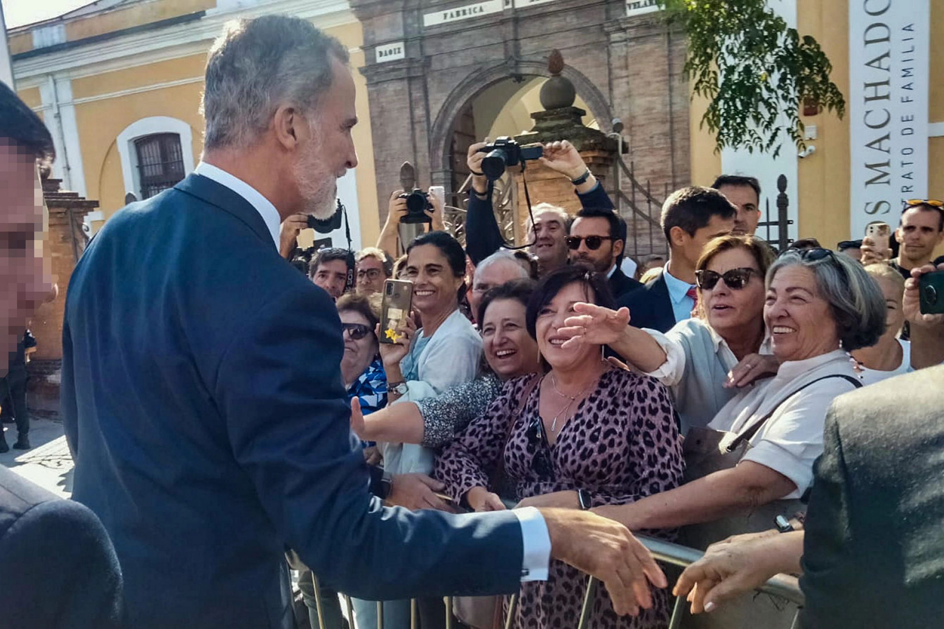 El rey Felipe VI inaugura la exposición de Los Machado en la Fábrica de ...