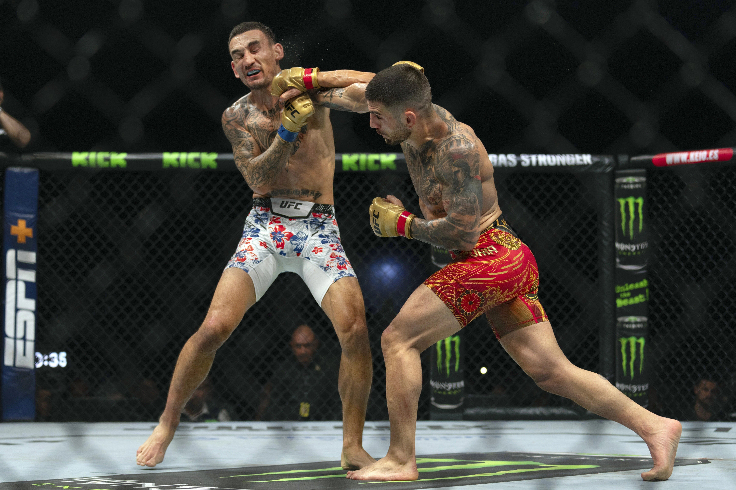 Demetrious Johnson señala el camino para que Oliveira le gane a Topuria ...